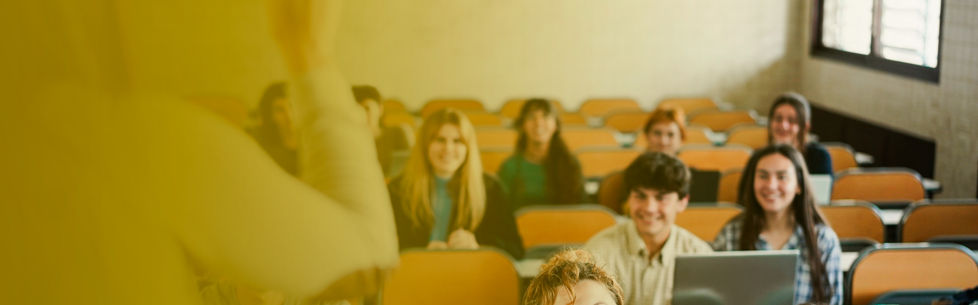 Iniciación a la Lengua de Signos Española (LSE) - Formación Permanente