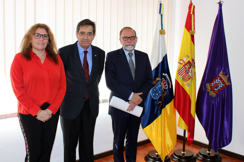 García Rojas, nuevo decano de la Facultad de Economía, Empresa y ...