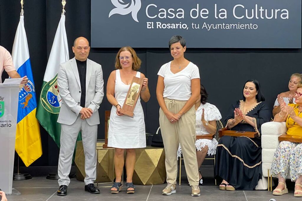 Rosa Marina González recibe el premio CIT Nordeste de Tenerife